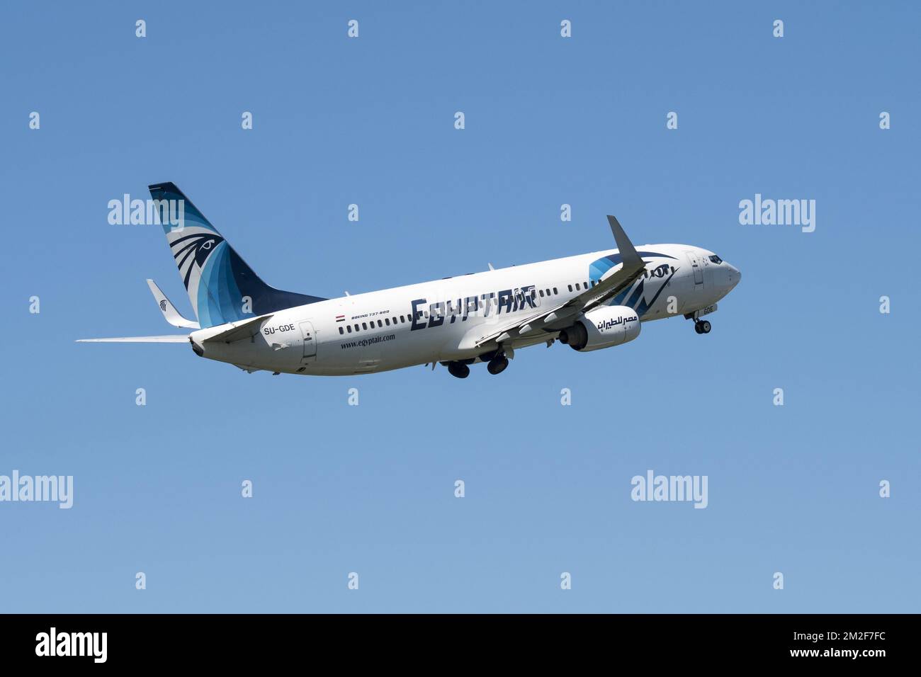Boeing 737-800, two engine short- to medium-range, narrow-body jet ...