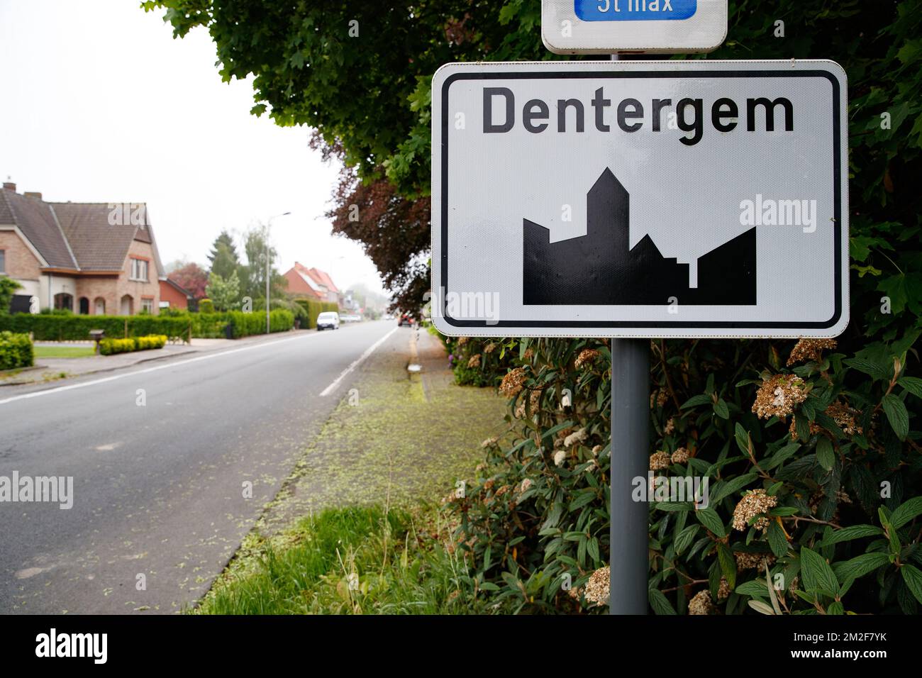 Illustration shows the name of the Dentergem municipality on a road ...