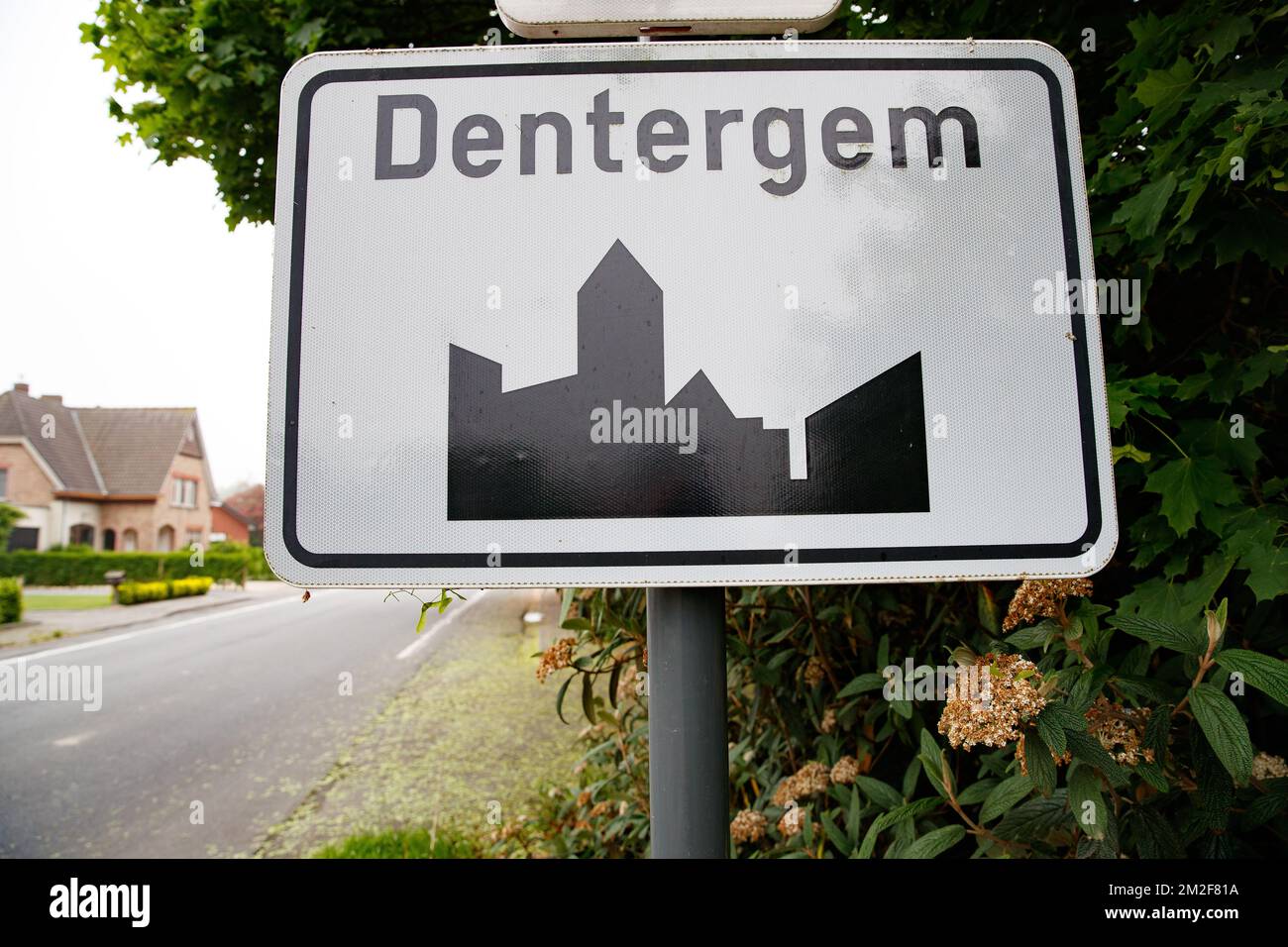 Illustration shows the name of the Dentergem municipality on a road ...