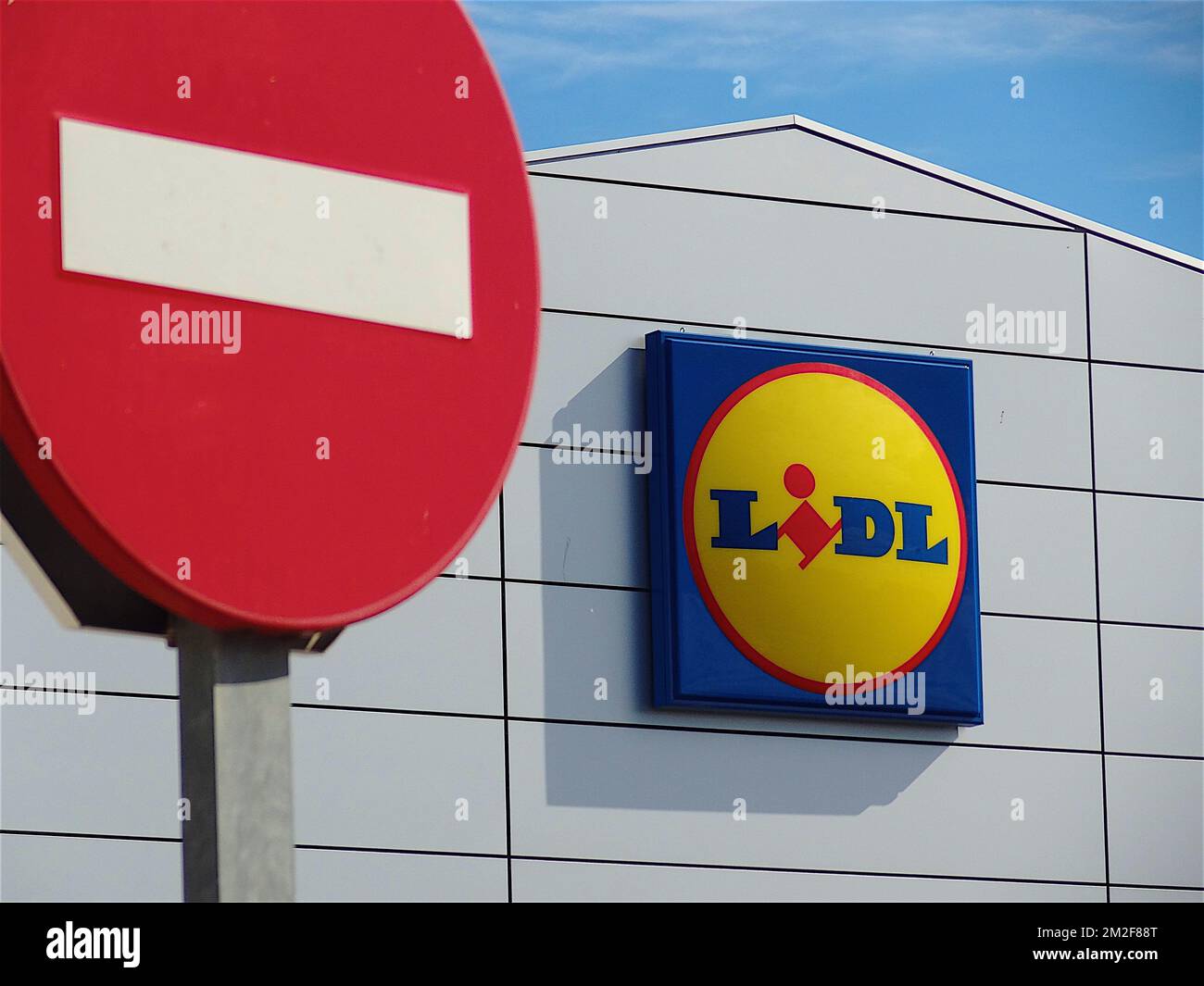 Lidl supermarket fridge hi-res stock photography and images - Alamy