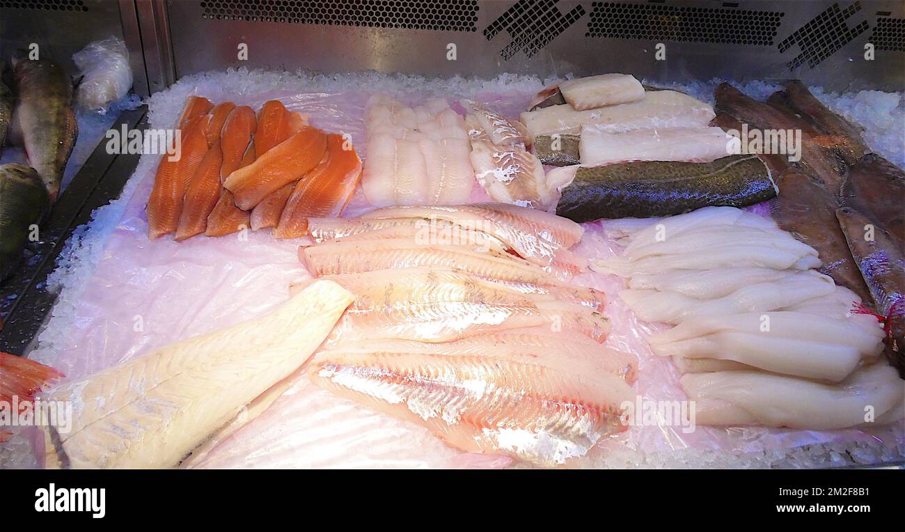 Poisson poissonnerie poissonnerie hi-res stock photography and images ...