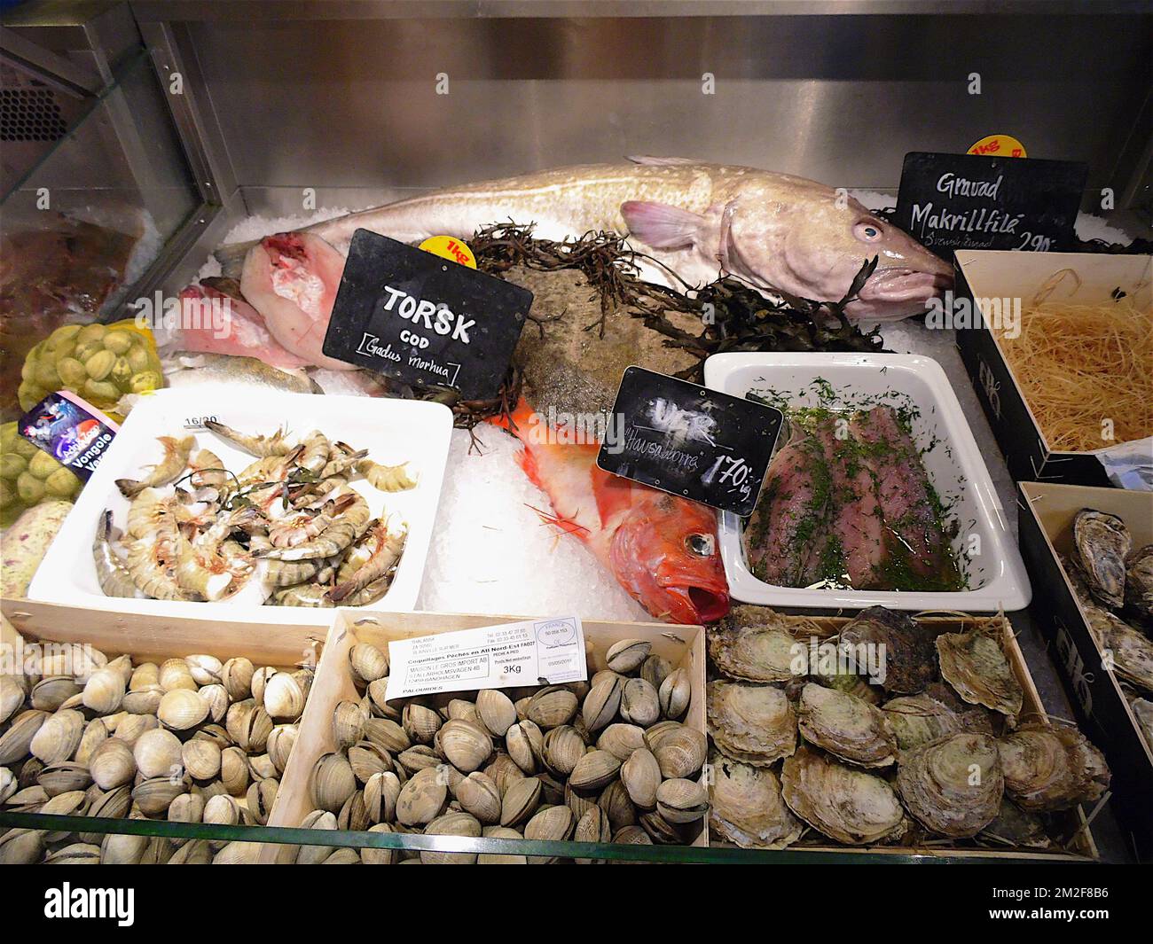 Poisson poissonnerie poissonnerie hi-res stock photography and images ...