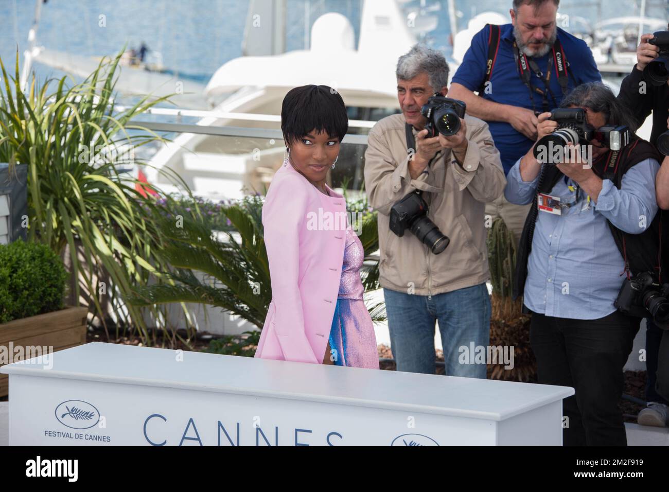 Actrice damaris lewis hi-res stock photography and images - Alamy