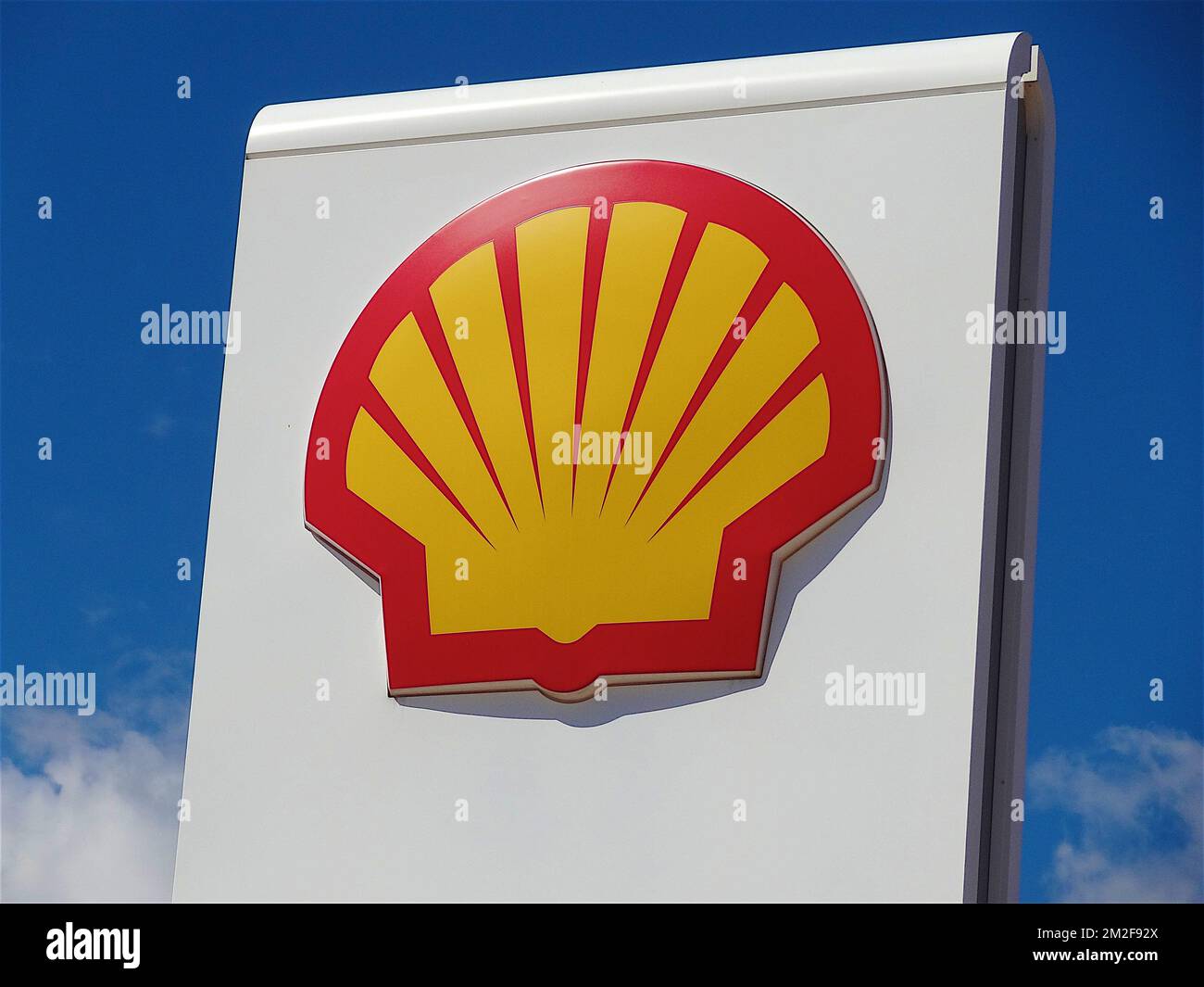 Shell petrol pump 2018 hi-res stock photography and images - Alamy