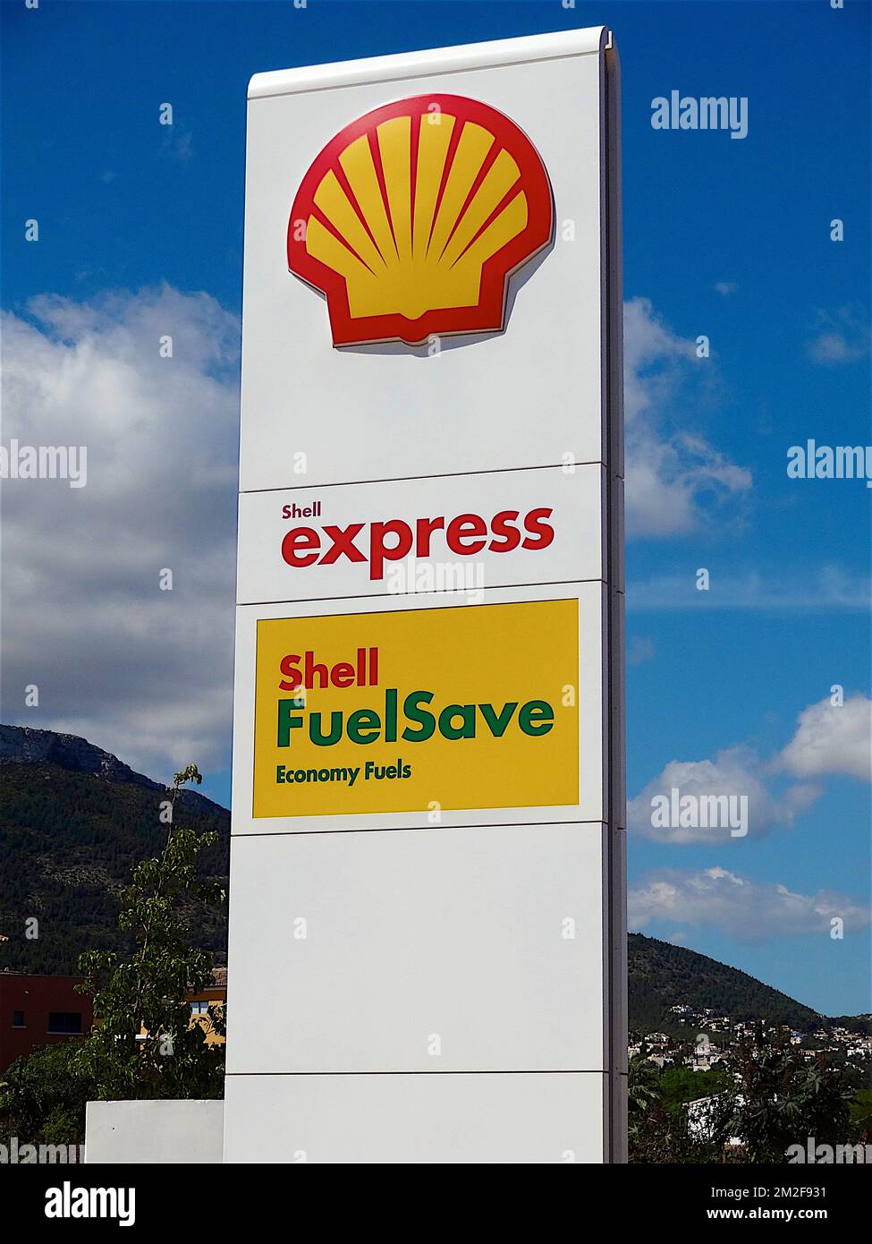 Fuel station Shell | Station service Shell 15/05/2018 Stock Photo - Alamy