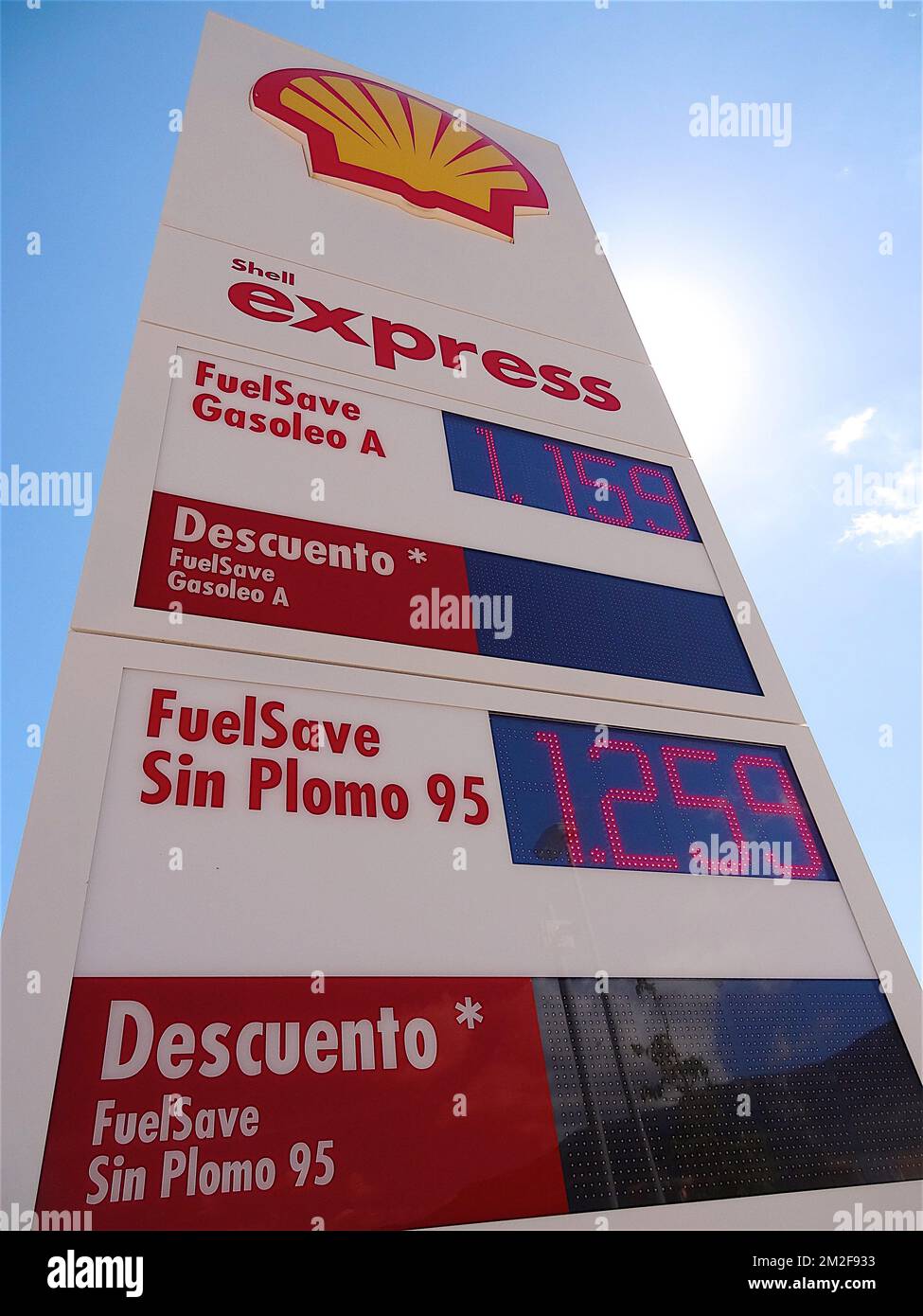 Fuel station Shell | Station service Shell 15/05/2018 Stock Photo - Alamy