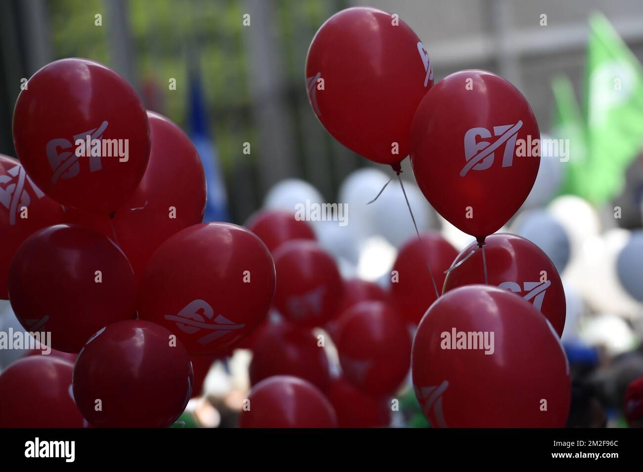 Number 16 balloons hi-res stock photography and images - Alamy