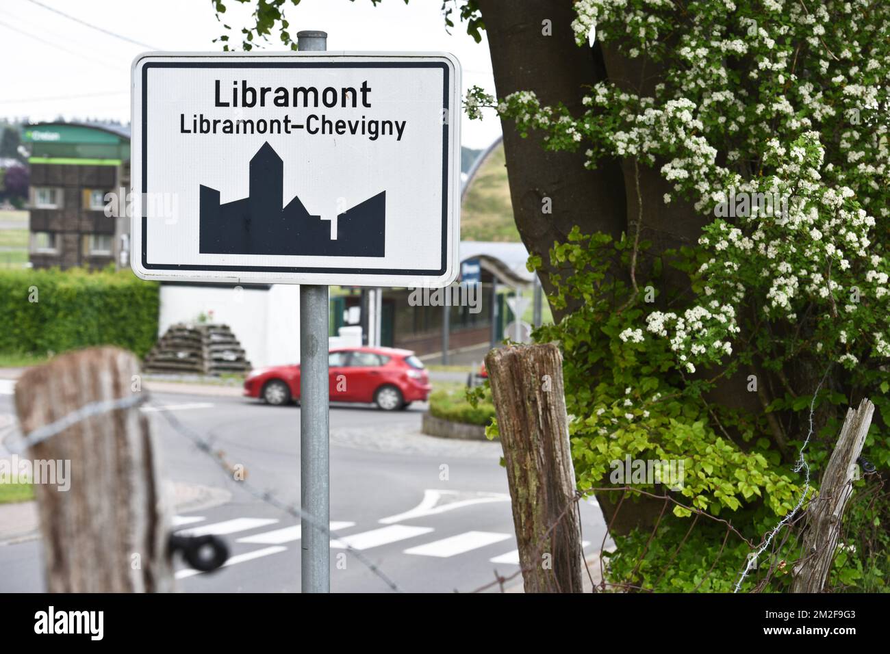 Illustration shows the name of the Libramont municipality on a road ...