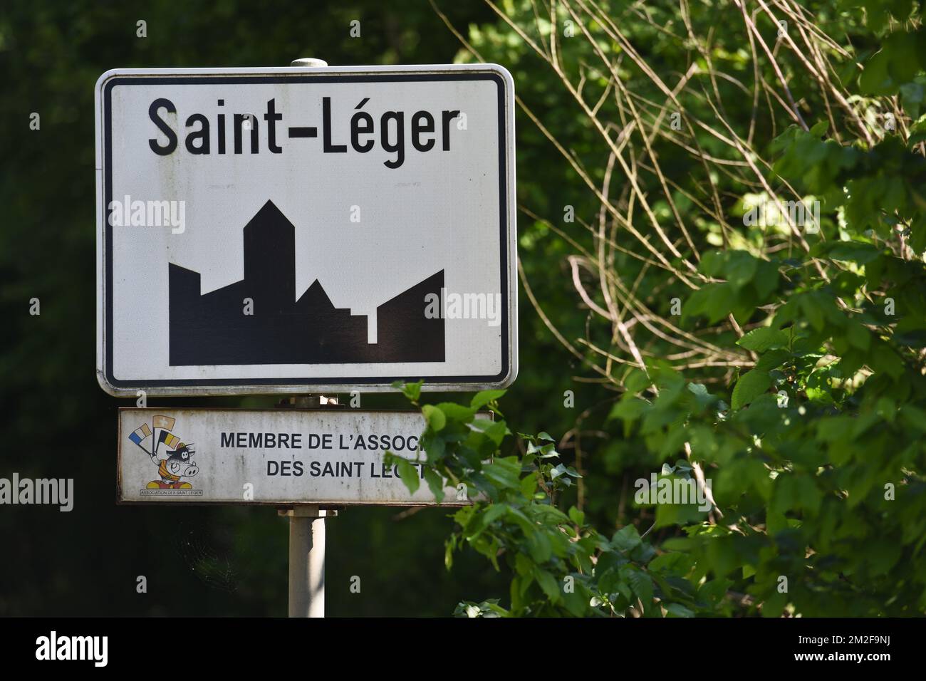 Illustration shows the name of the Saint-Leger municipality on a road ...