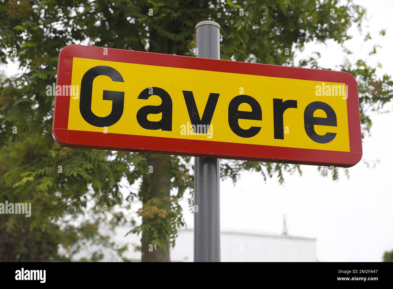 Illustration shows the name of the Gavere municipality on a road sign ...