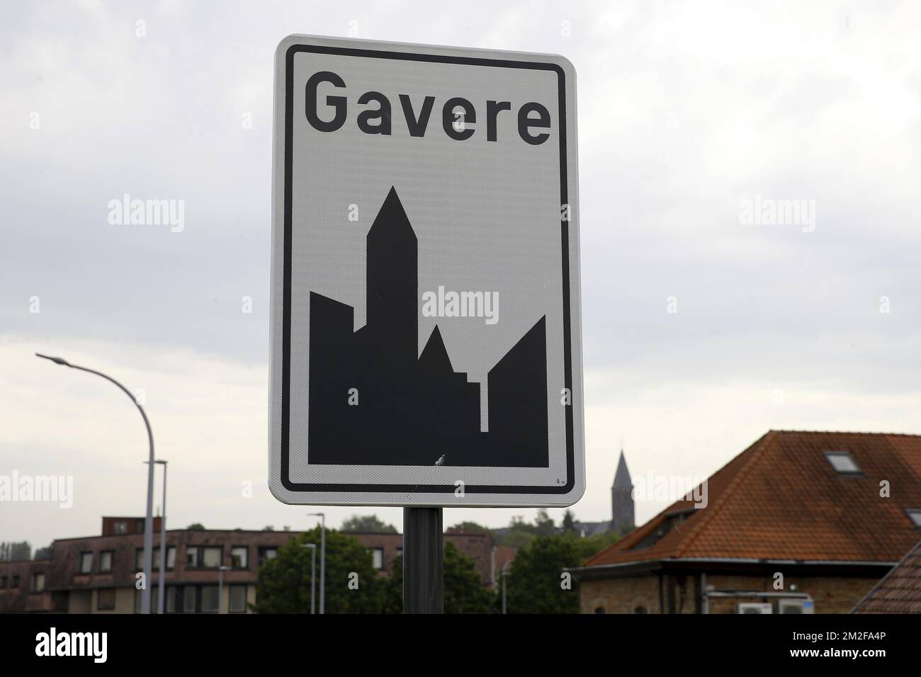 Illustration shows the name of the Gavere municipality on a road sign ...