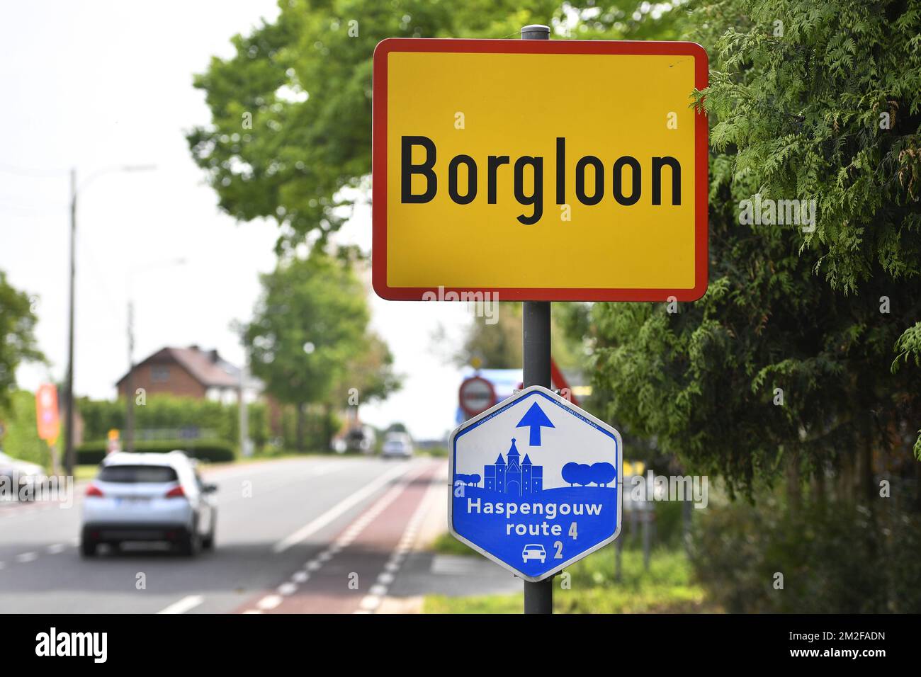 Illustration shows the name of the Borgloon municipality on a road sign ...