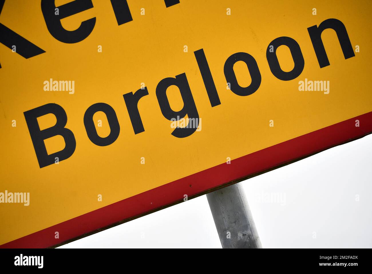 Illustration shows the name of the Borgloon municipality on a road sign ...