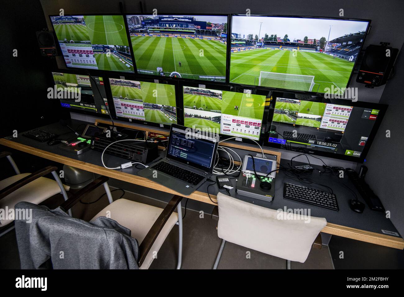 Videoref hi-res stock photography and images - Alamy