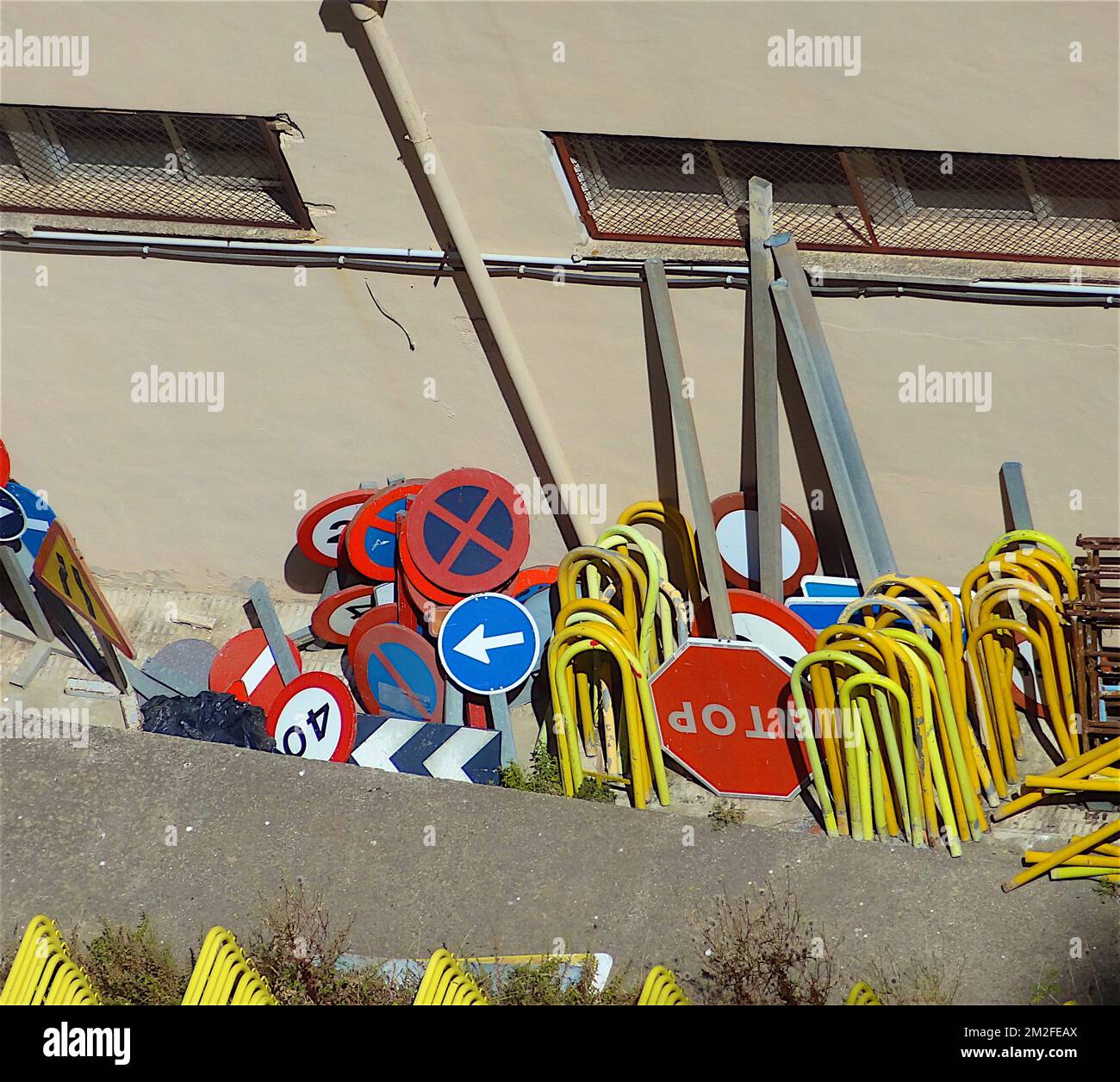 Stock of panels | Panneaux en stock 22/05/2018 Stock Photo - Alamy