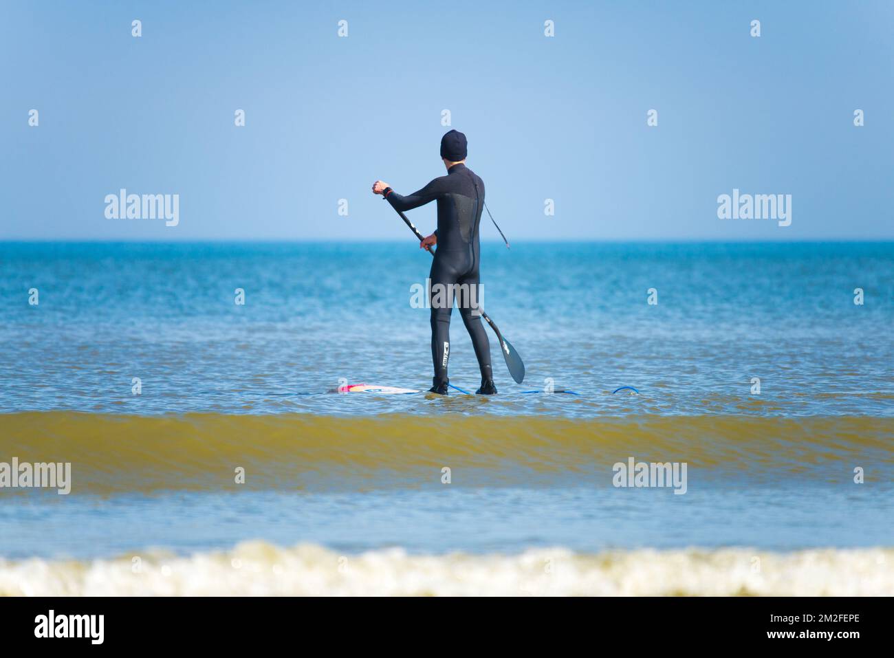 Homme seul plage hi-res stock photography and images - Alamy
