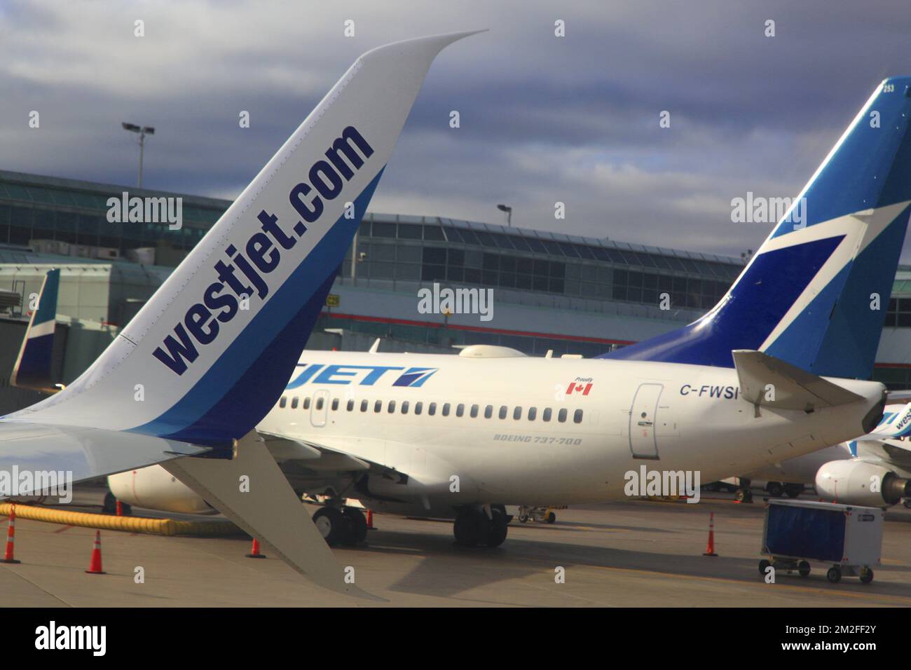 Avión westjet hi-res stock photography and images - Alamy