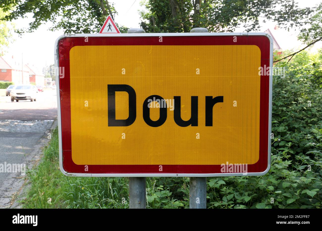 Illustration shows the name of the Dour municipality on a road sign ...