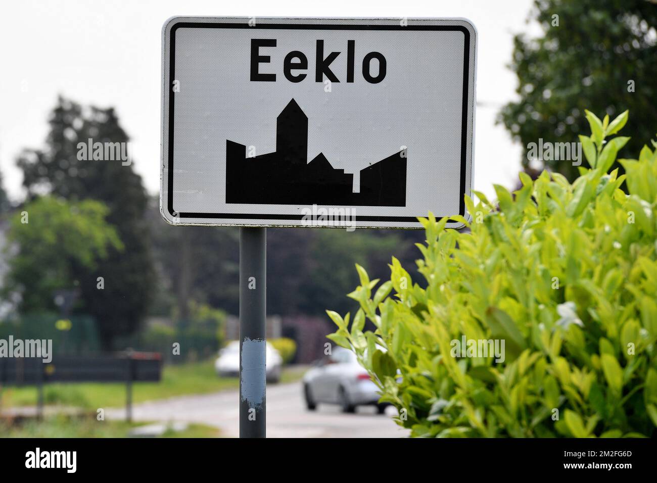 Illustration shows the name of the Eeklo municipality on a road sign ...