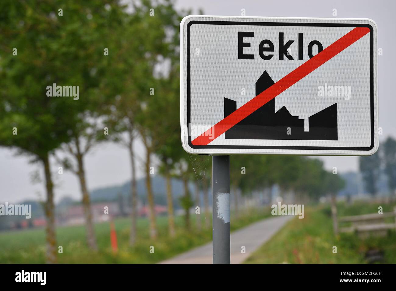 Illustration shows the name of the Eeklo municipality on a road sign ...