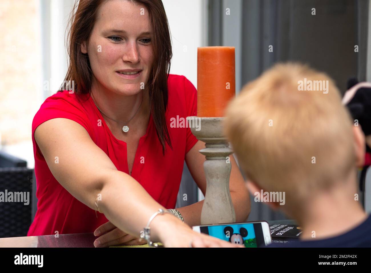 Femme fils fille fille hi-res stock photography and images - Alamy