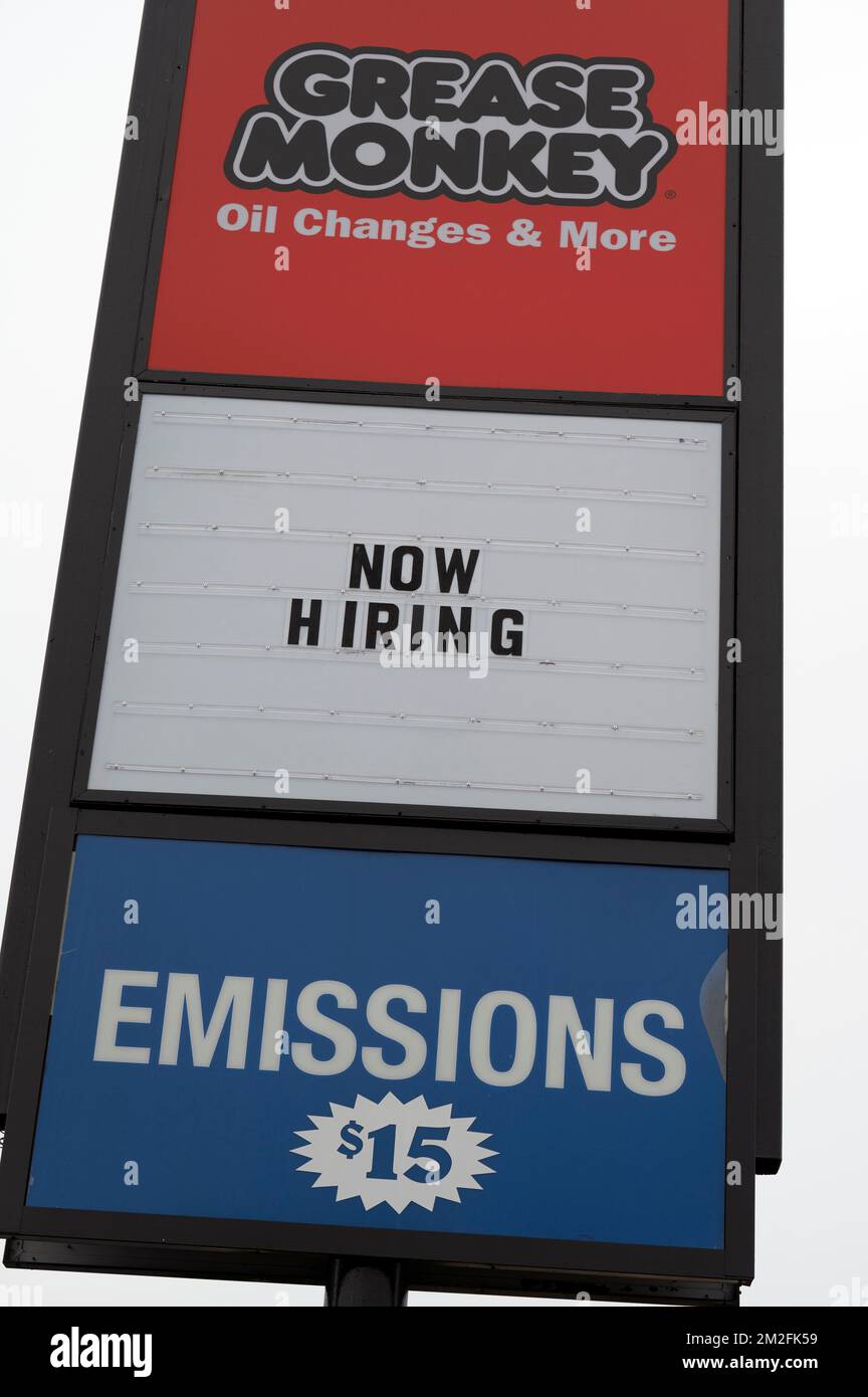 Woodstock, Georgia, USA. 13th Dec, 2022. An auto service business ...