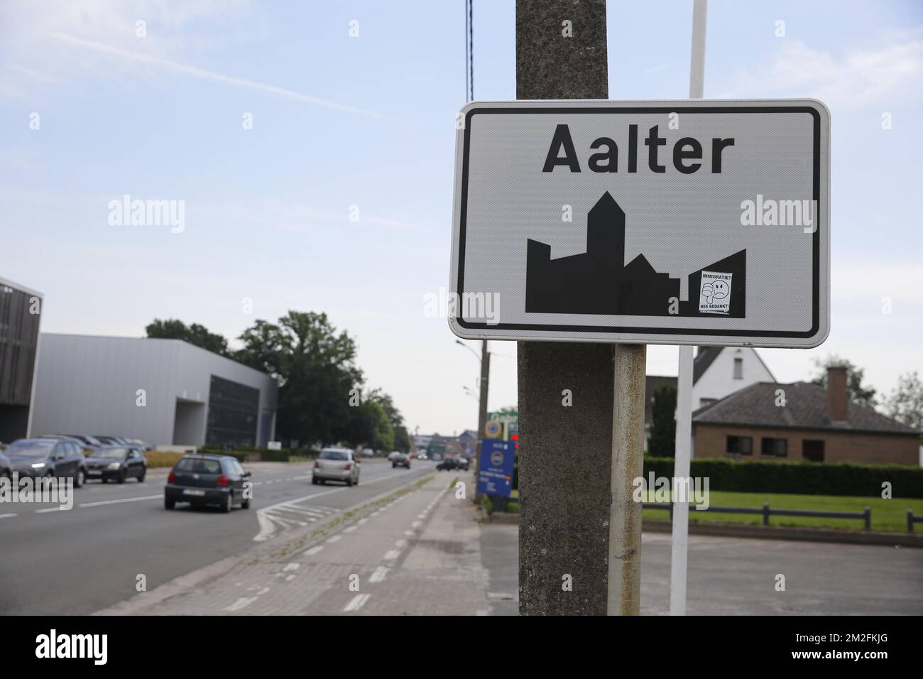 Illustration shows the name of the Aalter municipality on a road sign ...