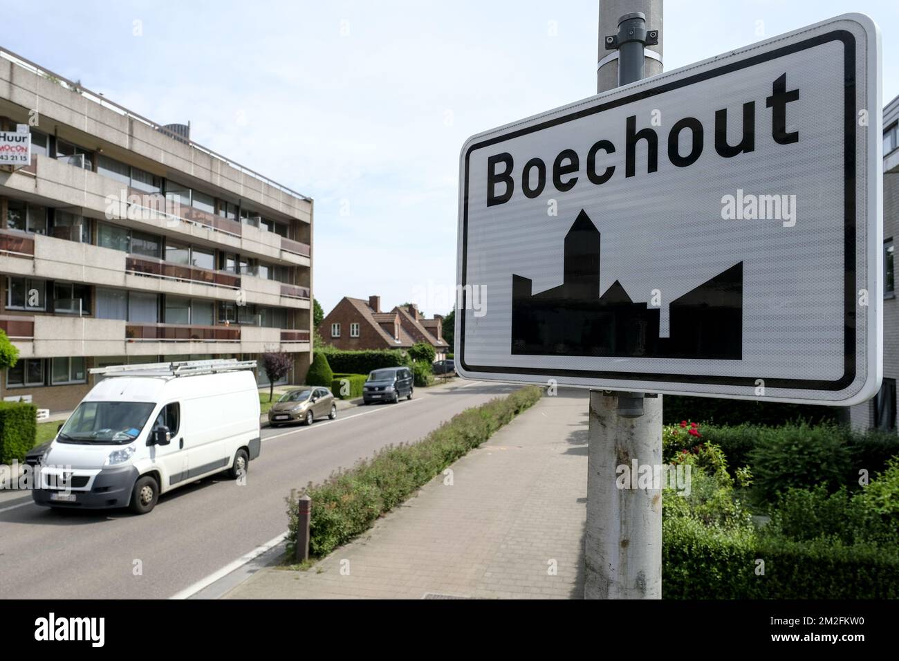 Illustration shows the name of the Boechout municipality on a road sign ...