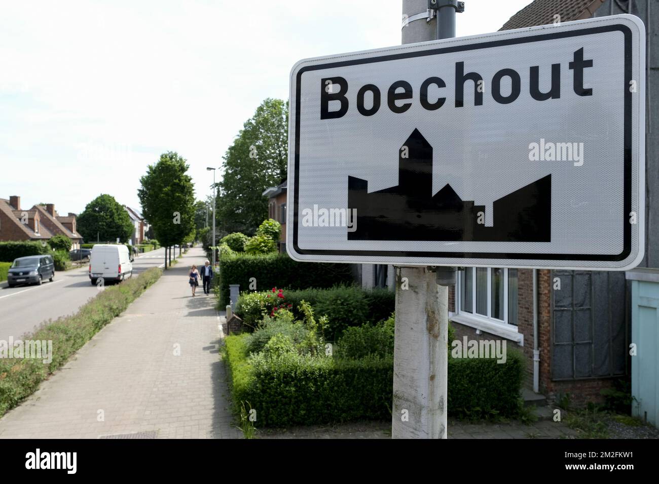 Illustration shows the name of the Boechout municipality on a road sign ...