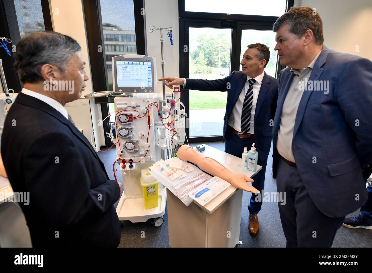 CEO Nipro Medical Europe Serge Kemps (C) and Mechelen mayor Bart Somers ...