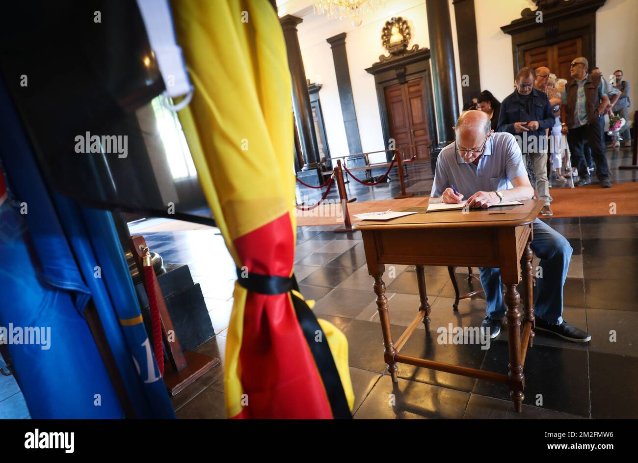 Illustration picture shows someone signing (and others people waiting ...