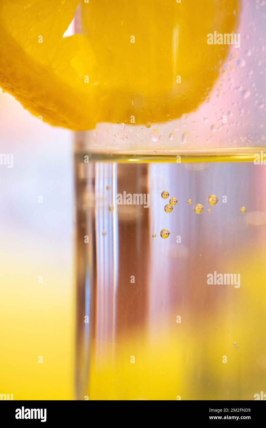 Bulle jaune hi-res stock photography and images - Alamy