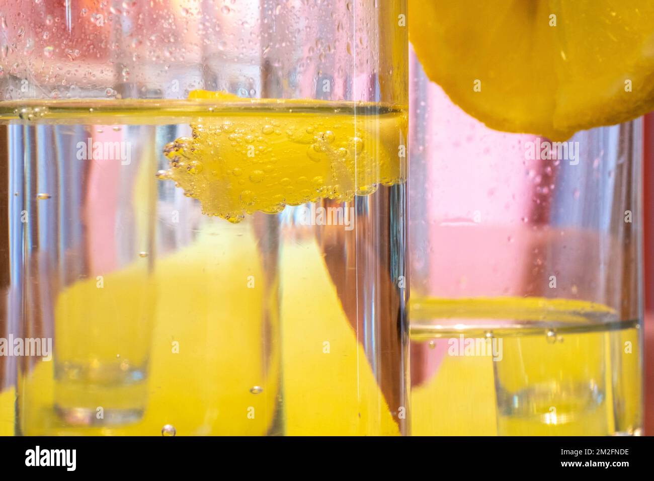 Bulle jaune hi-res stock photography and images - Alamy