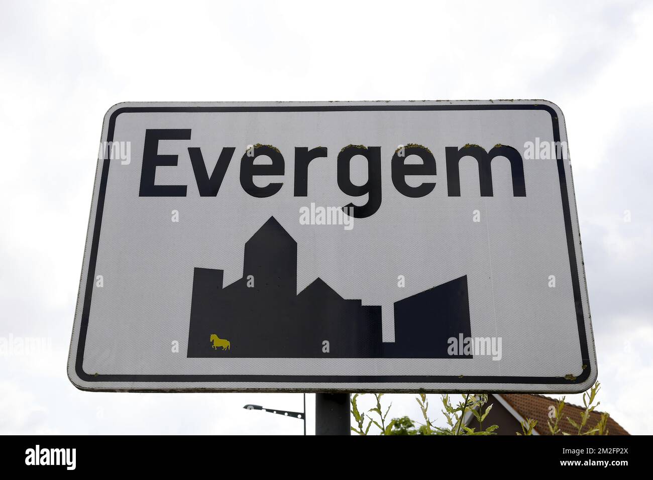 Illustration shows the name of the Evergem municipality on a road sign ...