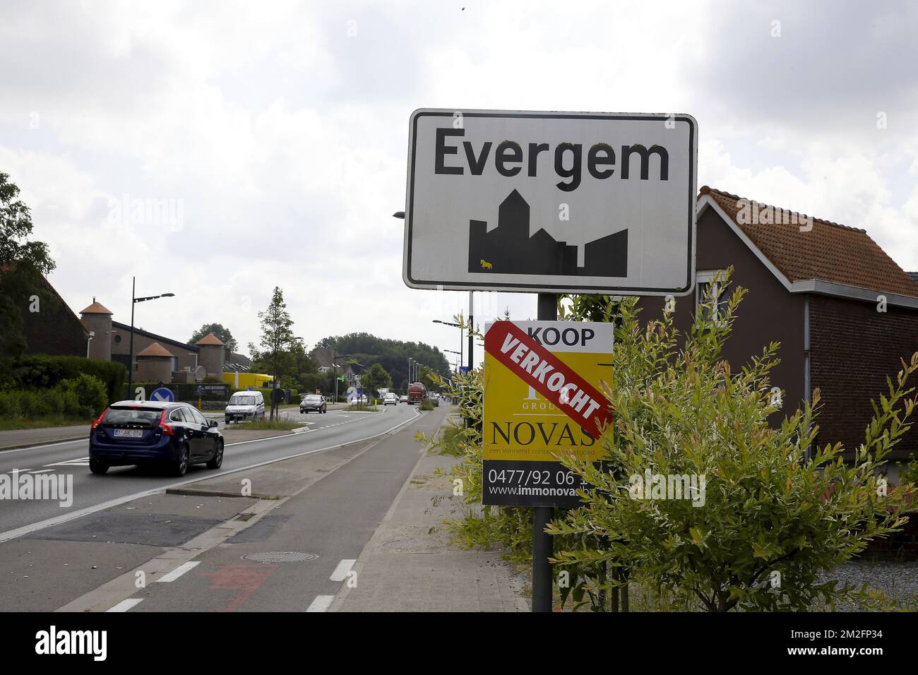 Illustration shows the name of the Evergem municipality on a road sign ...