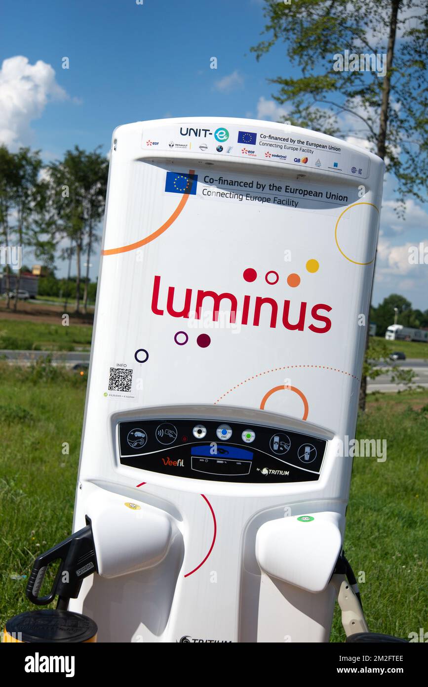 Station of refill for electric vehicles. | Station de recharge pour ...