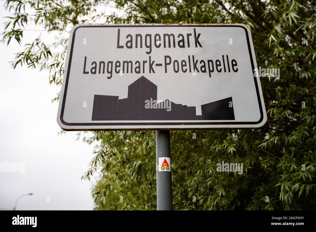 Illustration shows the name of the Langemark-Poelkapelle municipality ...