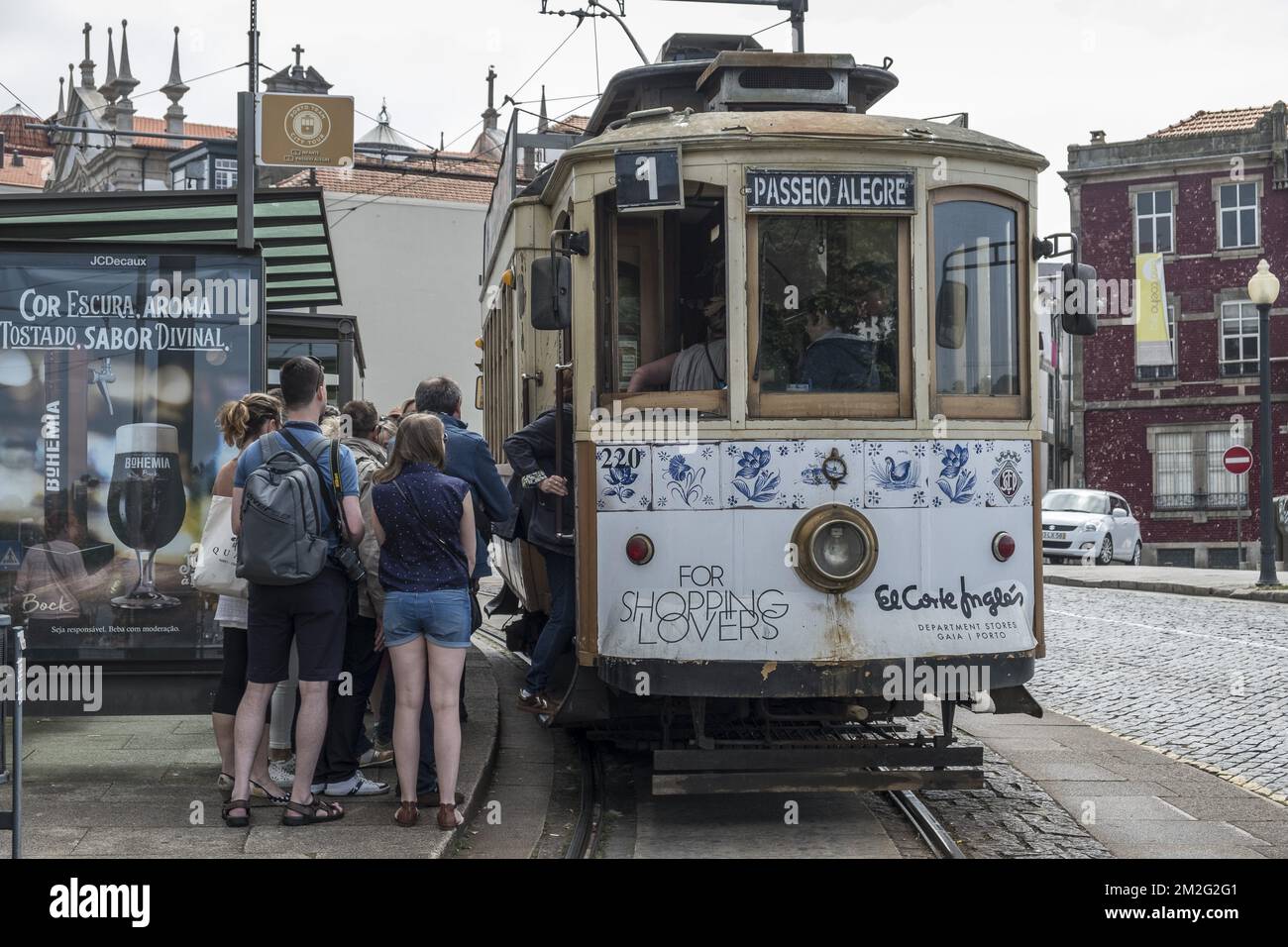 Tram de la ville hi-res stock photography and images - Alamy