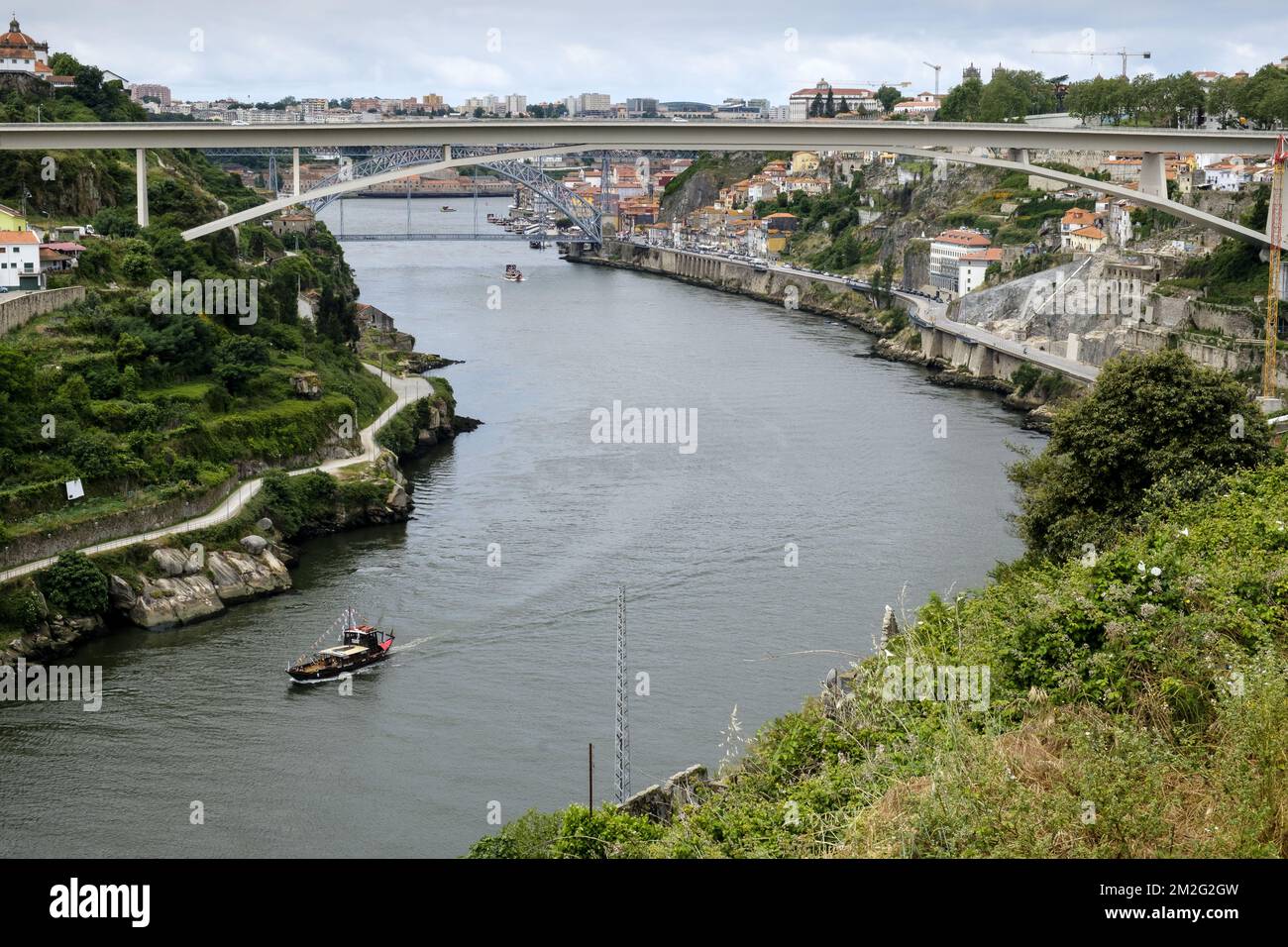 The nice Porto city and the Douro and the railway bridge | La ville de ...