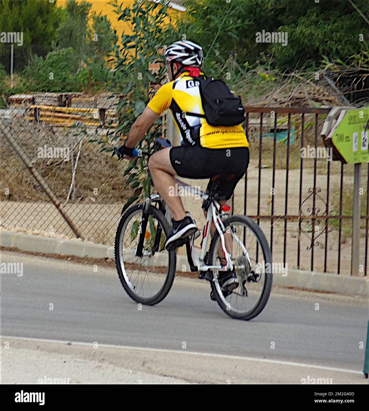 Piste cyclable cyclistes cyclistes cyclistes cyclistes hi-res stock ...