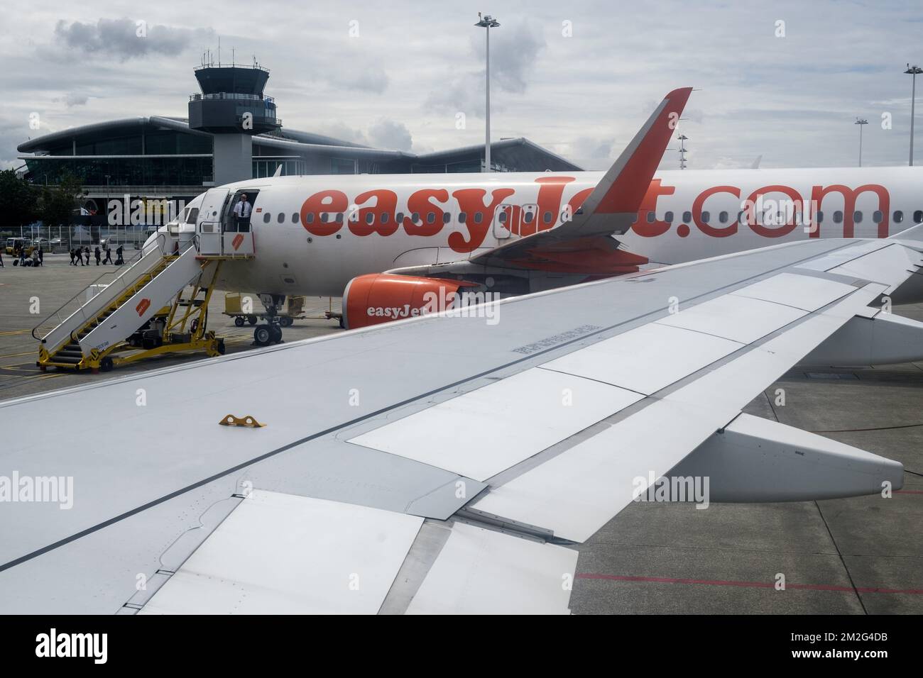 Easyjet.com vue sur un avion de la compagnie low cost et le logo de la ...