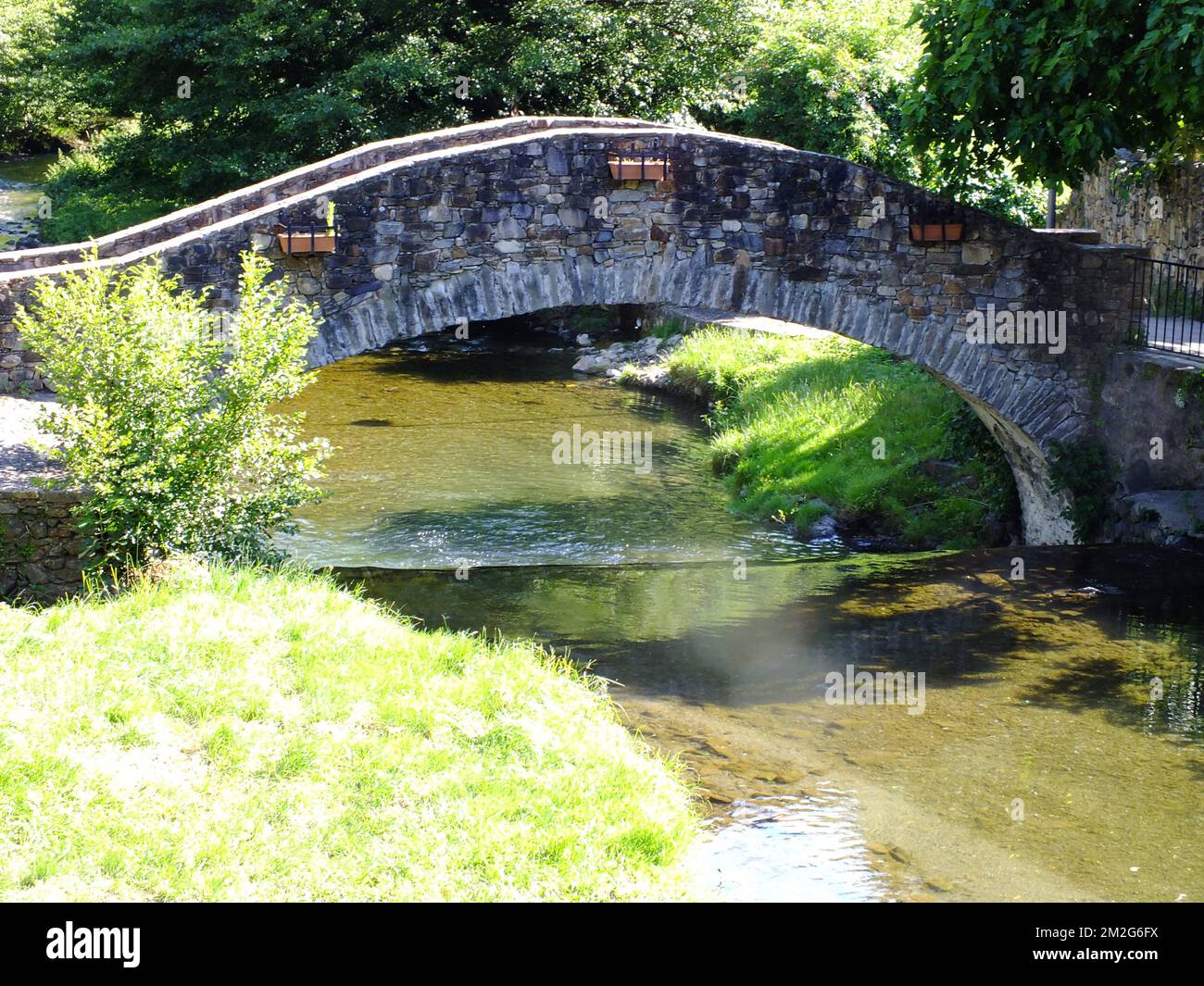 Hérault | Hérault (34) Plaisance le pont de pierre 22/06/2018 Stock ...