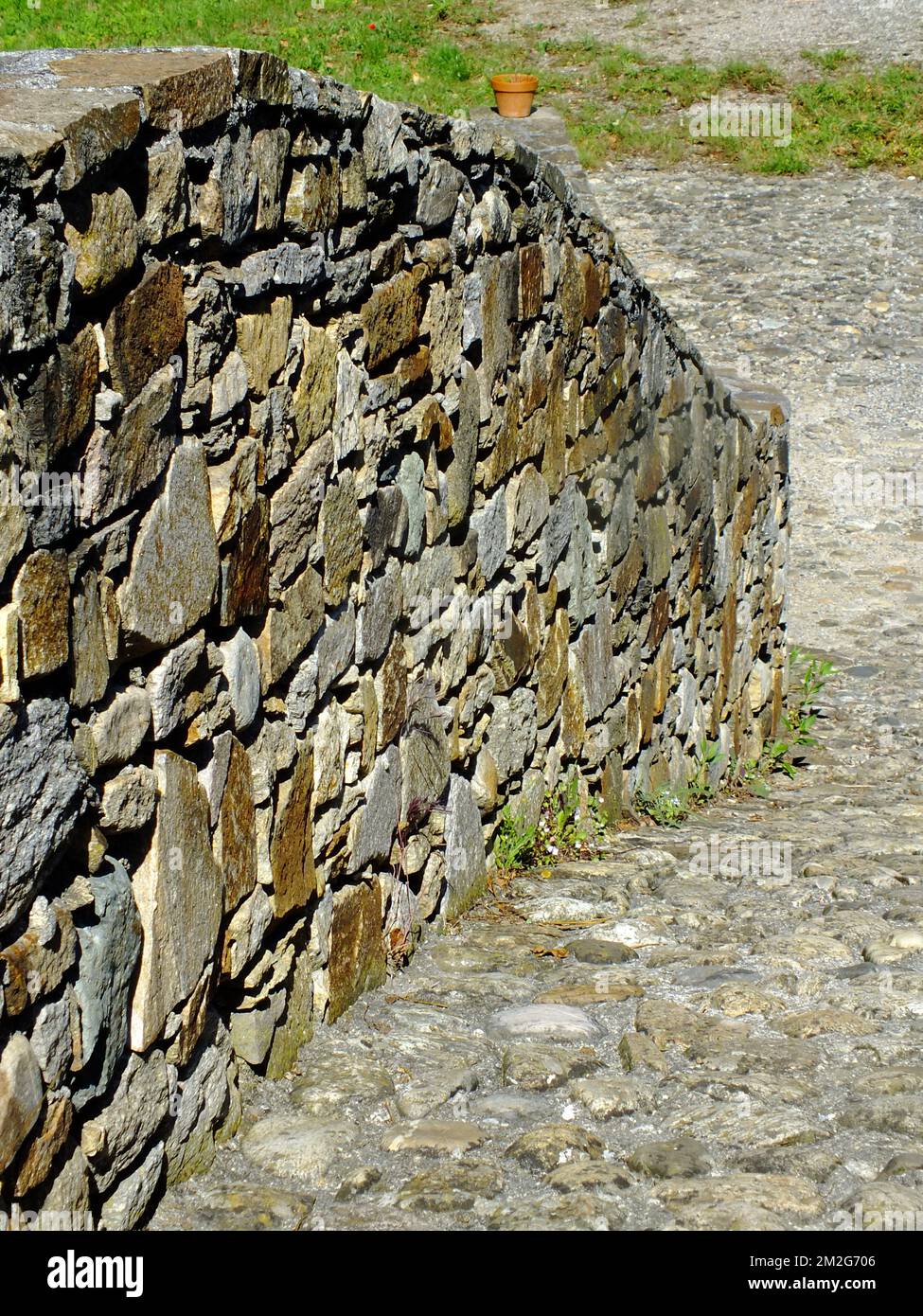 Vieilles pierres hi-res stock photography and images - Alamy