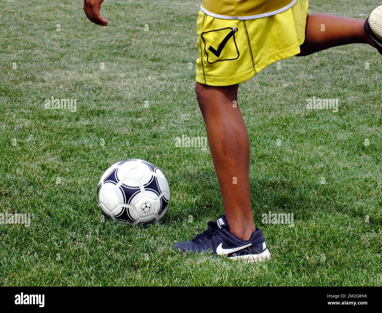 Adolescent de football hi-res stock photography and images - Alamy