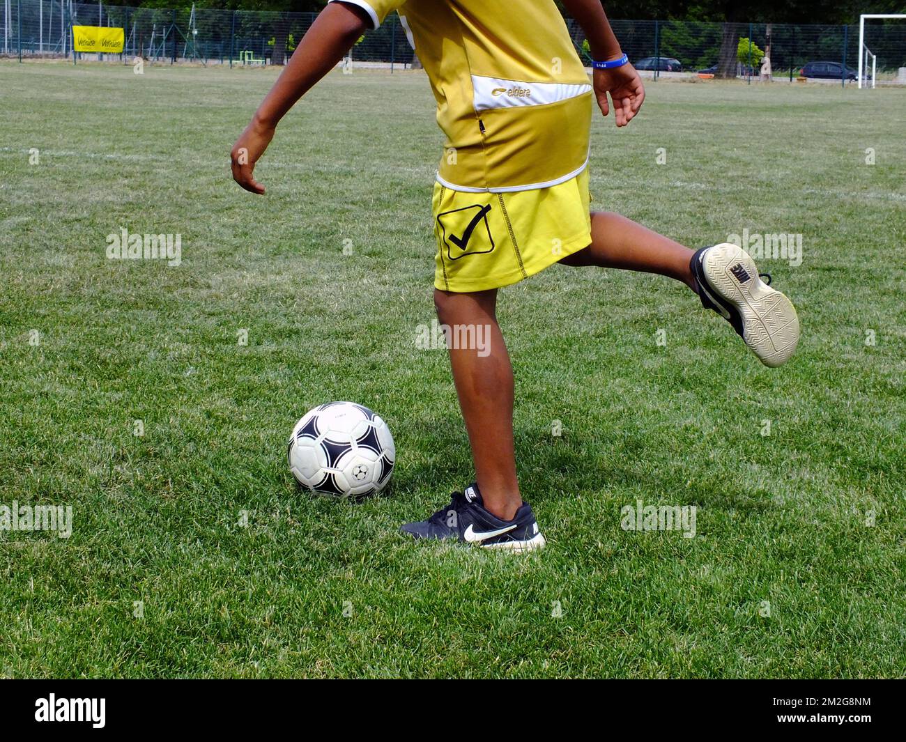 Adolescent de football hi-res stock photography and images - Alamy