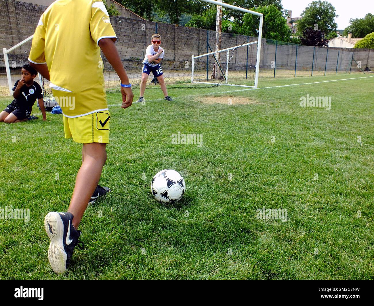 Adolescent de football hi-res stock photography and images - Alamy