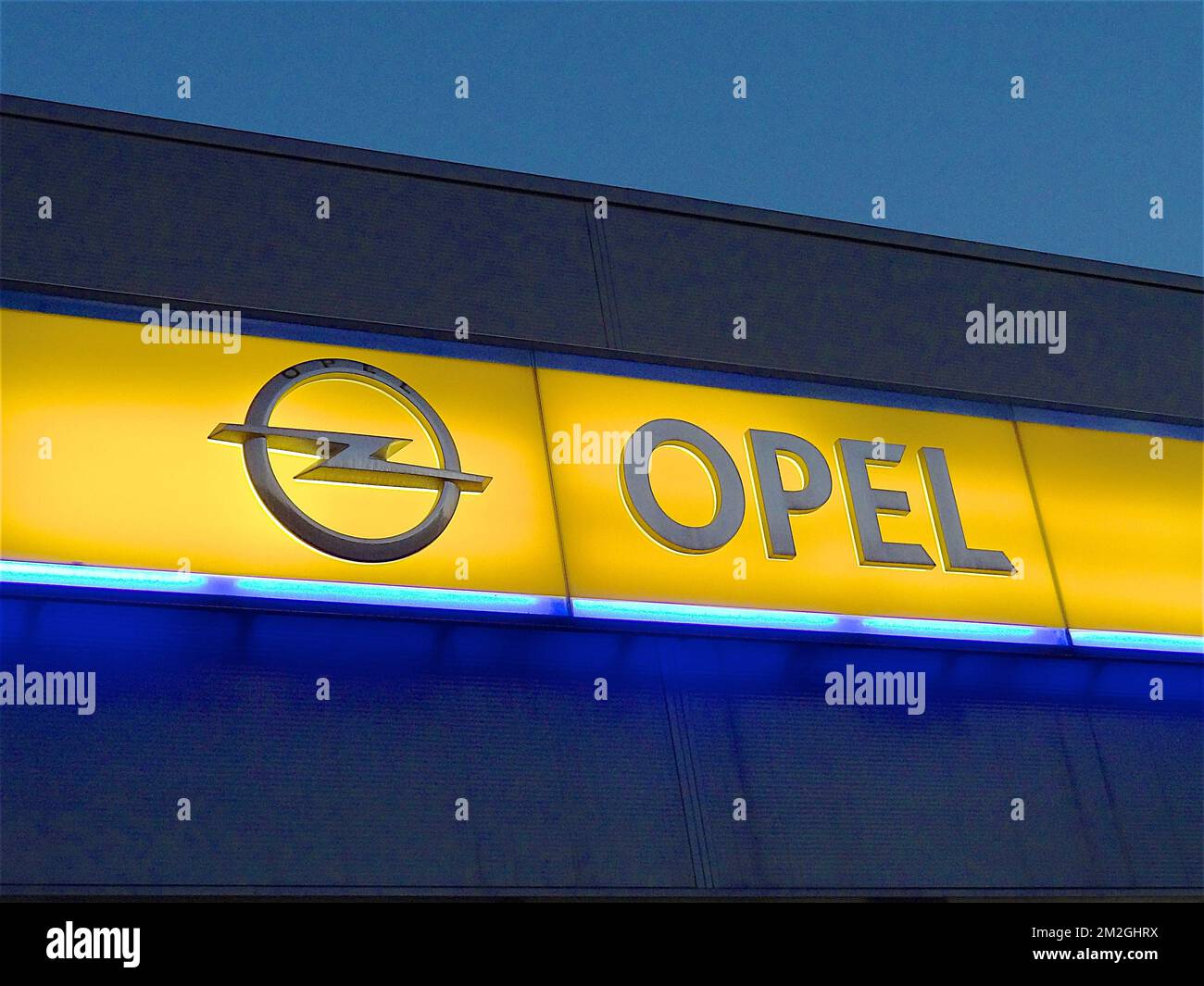 Opel car dealer hi-res stock photography and images - Alamy
