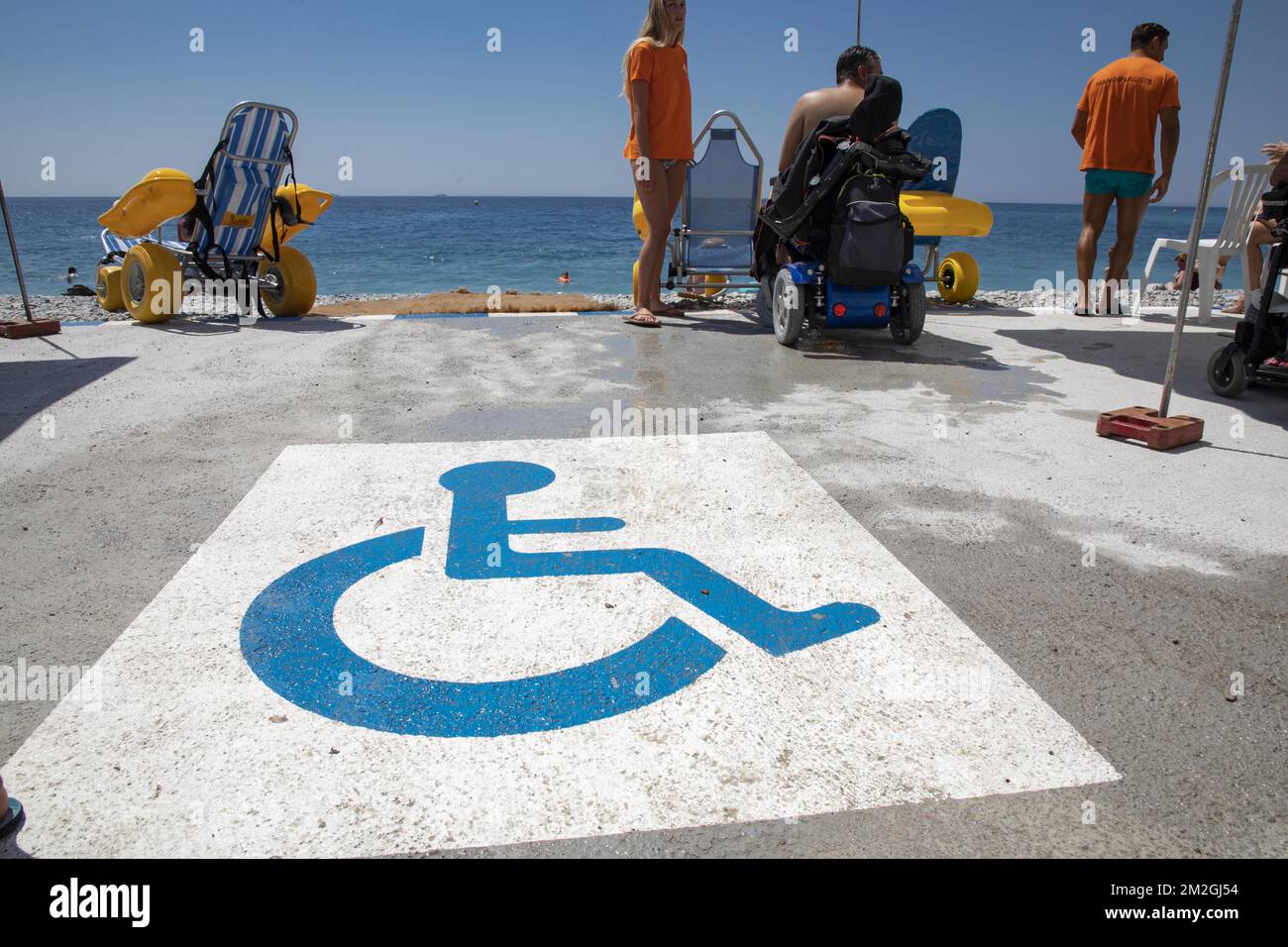 Handicapé signage | Signalisation Handicapé 06/07/2018 Stock Photo - Alamy