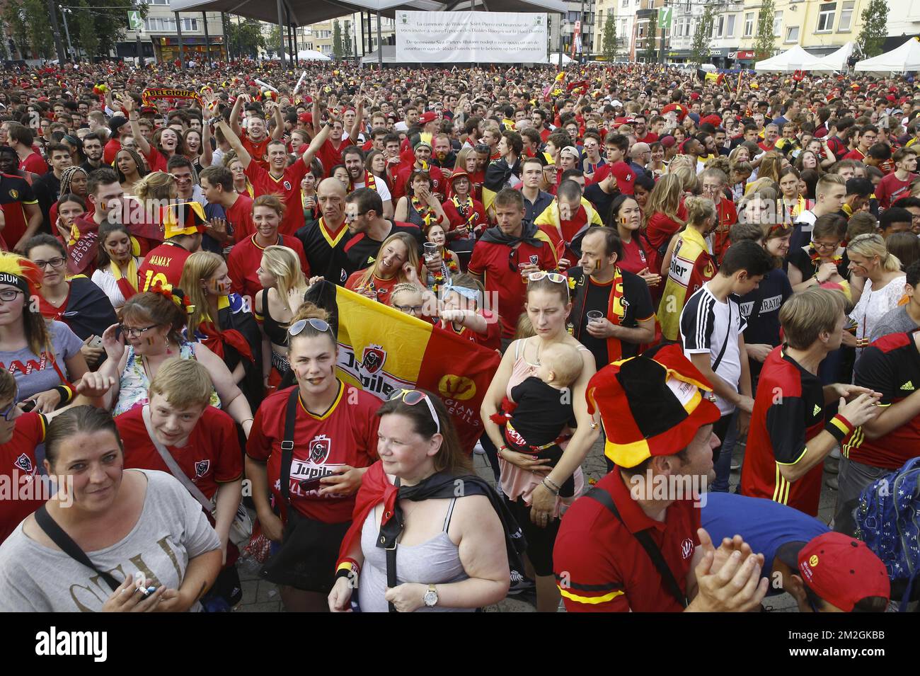 Fifa world cup soccer fans big screen hi-res stock photography and ...