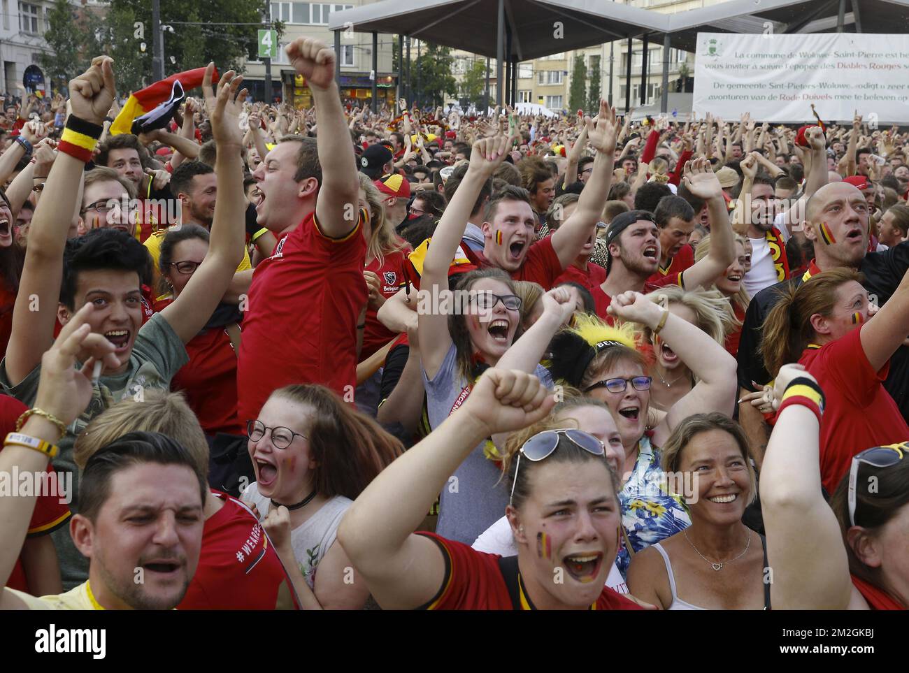 Fifa soccer fans big screen hi-res stock photography and images - Alamy